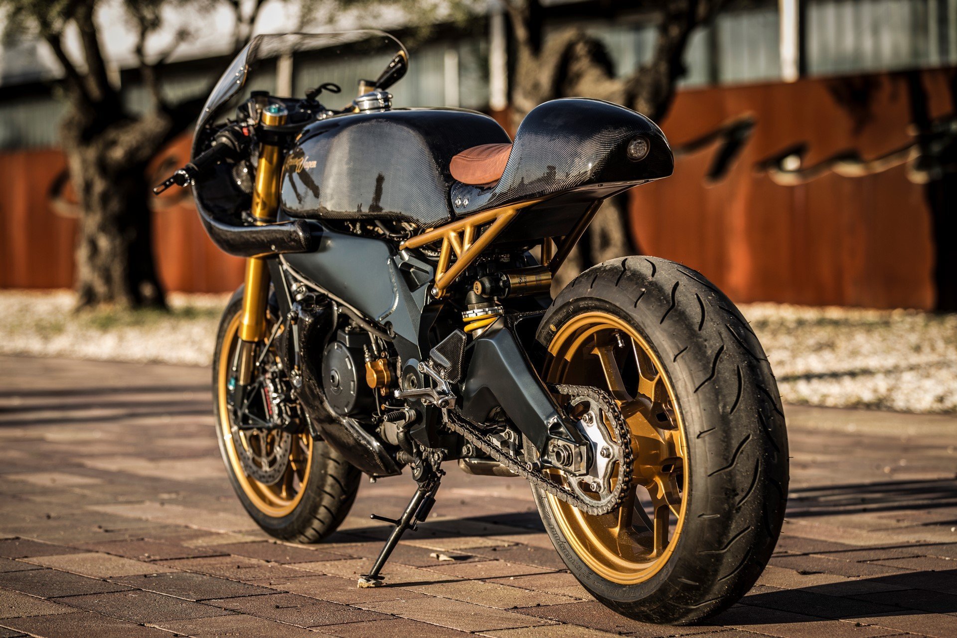 Aprilia RSV 1000 "La Pili" Cafe Racer (Kacerwagen) | CafeRaceros