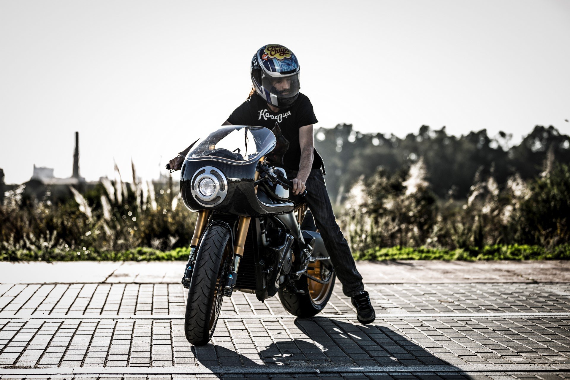 Aprilia RSV 1000 "La Pili" Cafe Racer (Kacerwagen) | CafeRaceros